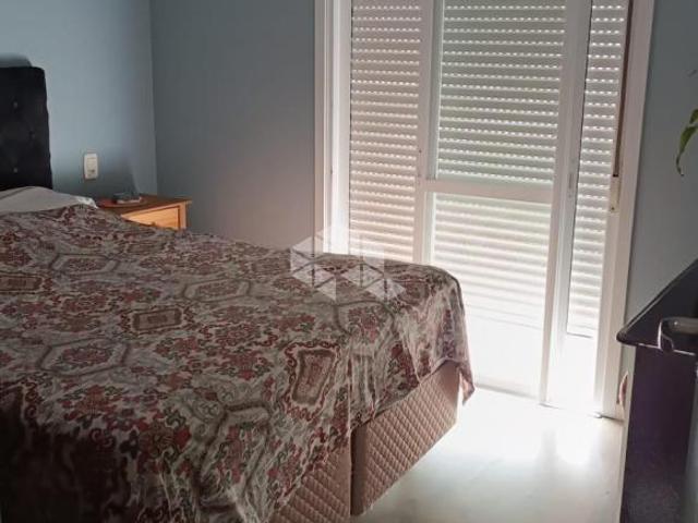 Duas casas com pátio frente e fundos no Desvio Rizzo