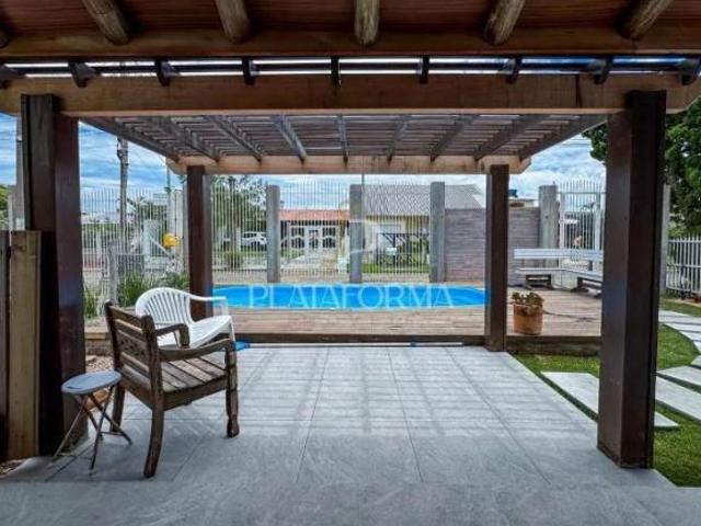 Duas Casas em Terreno Amplo com Piscina – 6 Dormitórios 4 Suítes | 3 quadras do mar | Tramandaí