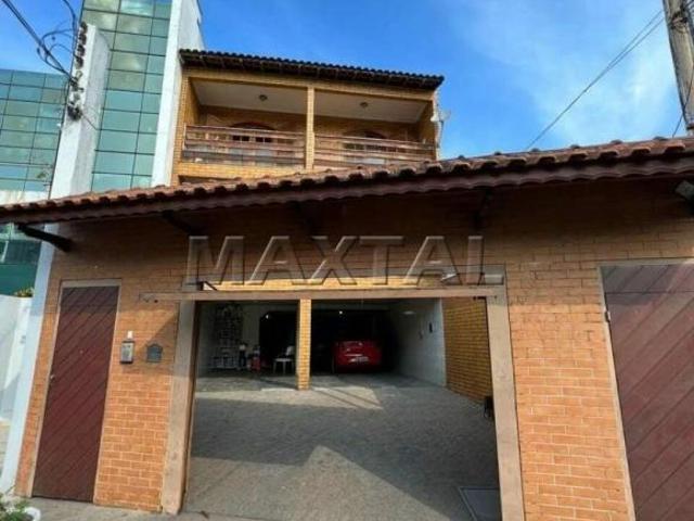 Duas casas espaçosas à venda, cada uma com 90m² e 2 dormitórios, no Carandiru