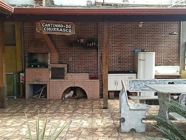 DUAS CASAS INDEPENDENTES COM ACABAMENTO MODERNO NO OITIS