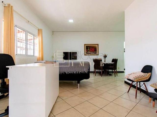 Duas casas independentes no lote