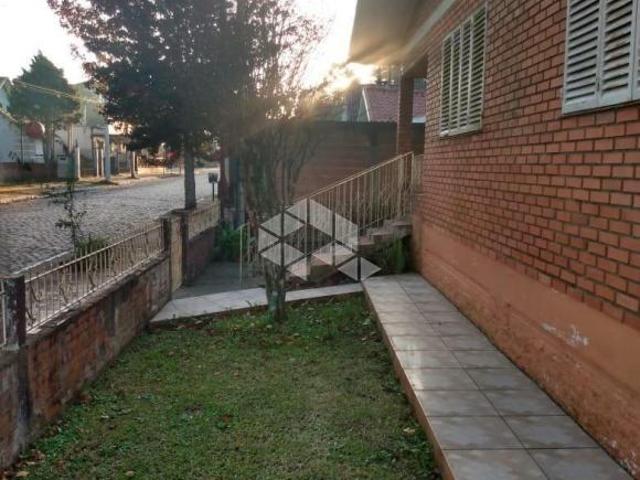 Duas casas lado a lado com 319,22m2 no centro de São Francisco de Paula