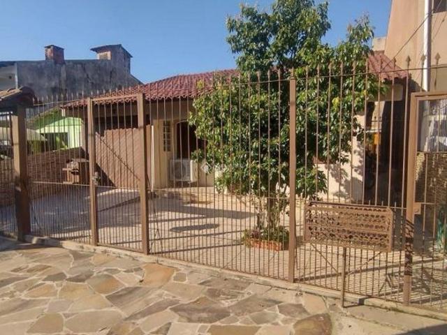 duas casas tres dormitorios e um dormitorio 2 garagens