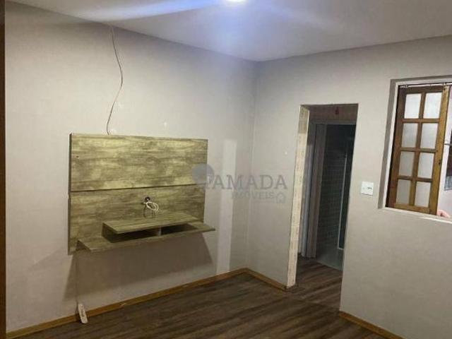 Duas casas, uma sobre a outra,com entrada independente