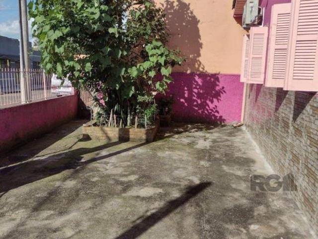 Duas casas, 3 dormitórios, vaga de garagem, Bairro Monte Carlo