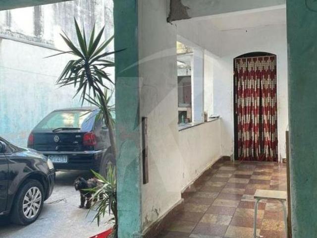 Duas casas, 4 dormitórios, 2 salas, 2 banheiros e 8 vagas, Peri