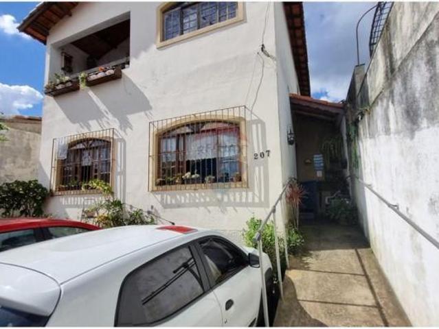 Duas casas 5x25 e uma casa na parte superior em um terreno 10x25 em Embu das Artes