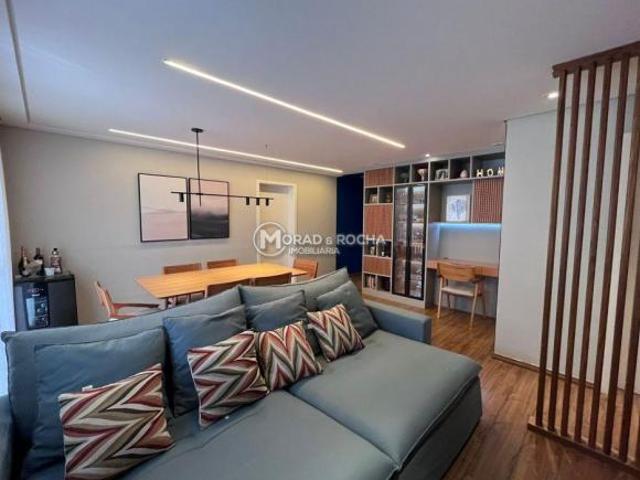 Duas vagas, ar condicionado central. Varanda Gourmet. Condominio completo