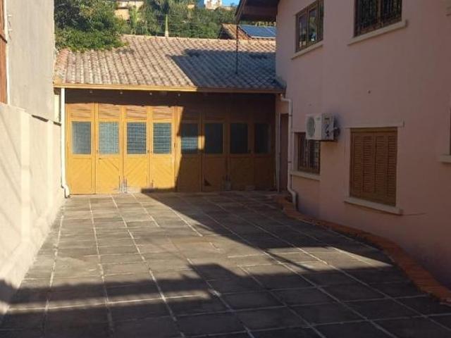 duas 2 casas no pátio 2 e 3 quartos!