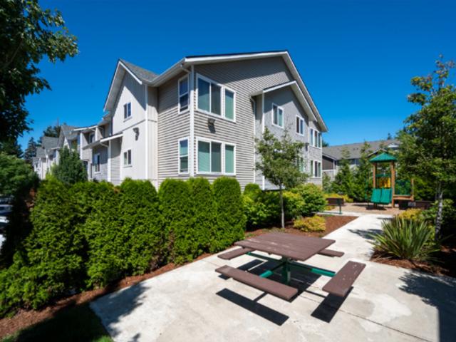 DubSea Apartments | Modern Apartment Homes w/ In 3 Bedroom Apartment for Rent at 11060 16th Ave Sw, Seattle, WA 98146