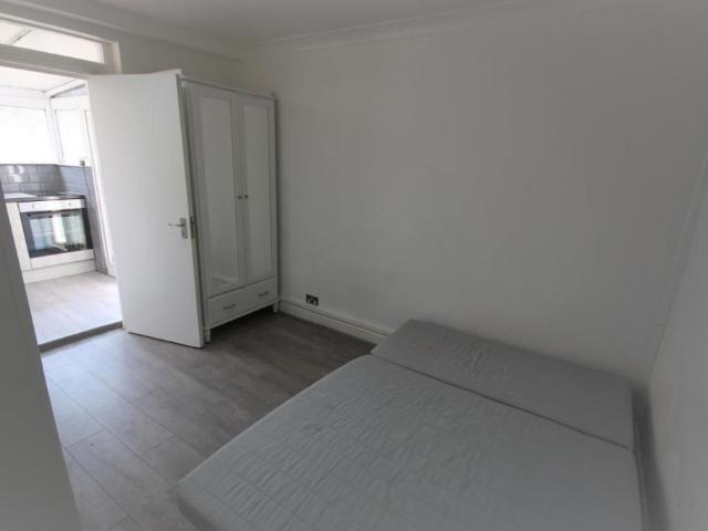 Ducane Road, East Acton, London W12, Studio to rent, £1,250 pcm | PrimeLocation