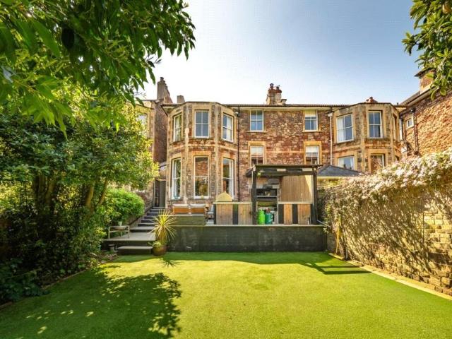 Duchess Road, Bristol, BS8 4 bed semi detached house to rent £5,500 pcm £1,269 pw