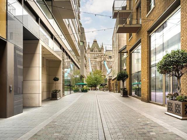 Duchess Walk, London SE1 3 bed flat to rent £6,000 pcm £1,385 pw