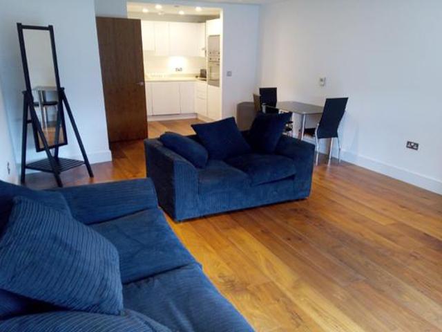 DUCKMAN TOWER, LINCOLN PLAZA, LONDON E14 2 bed flat to rent £3,200 pcm £738 pw