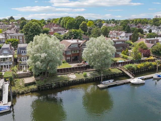 Ducks Walk, Twickenham TW1, 5 bed semi detached house to rent, £17,000 pcm | PrimeLocation