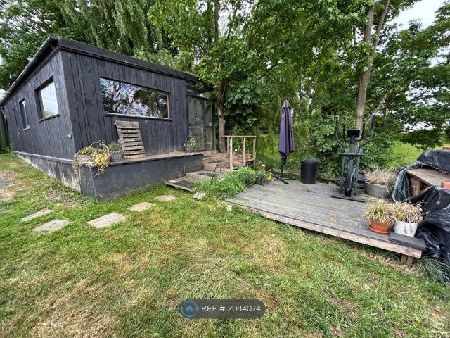 Ducks Hill Road, Northwood HA6, 1 bed bungalow to rent, £1,200 pcm | PrimeLocation