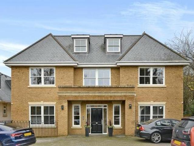 Ducks Hill Road, Northwood, 2 Bedroom Apartment