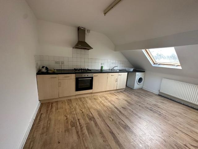 Duckworth Lane, Bradford, West Yorkshire BD9, 2 bed flat to rent, £400 pcm | PrimeLocation