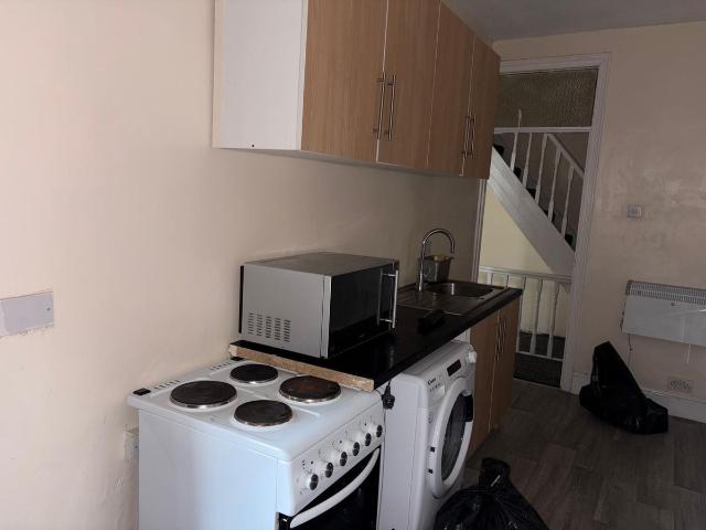 Duckworth Lane, Bradford, West Yorkshire BD9, 4 bed flat to rent, £800 pcm | PrimeLocation