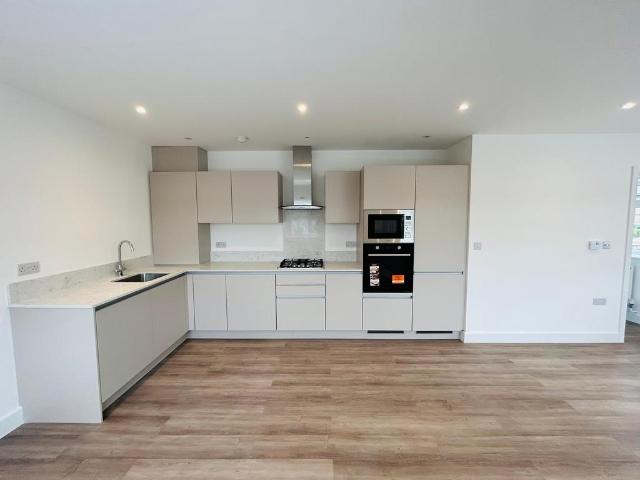Dudden Hill Lane, Dollis Hill 2 bed apartment to rent £2,100 pcm £485 pw
