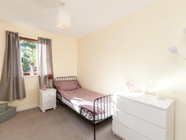 Duddingston Road, Edinburgh, EH15 2 bed flat to rent £1,270 pcm £293 pw