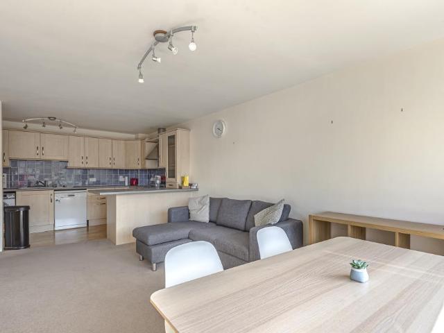 Dudley Court, North Oxford, OX2 2 bed flat to rent £1,800 pcm £415 pw