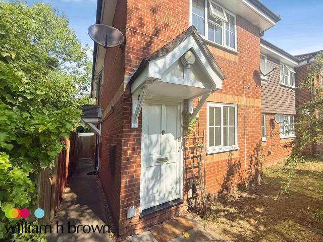 Dudley Close, Chafford Hundred, GRAYS 2 bed maisonette to rent £1,550 pcm £358 pw