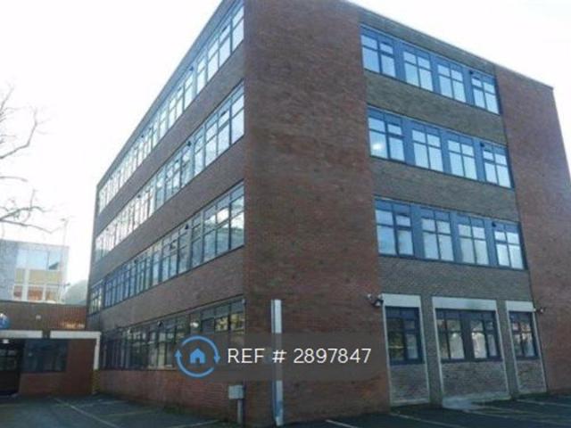 Dudley, Dudley DY1, 2 bed flat to rent, £975 pcm | PrimeLocation