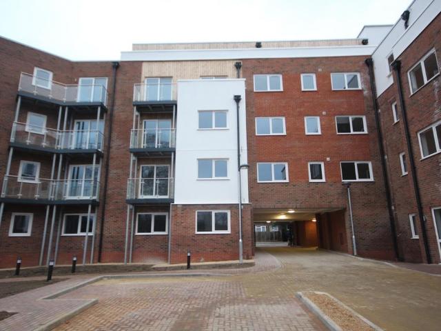 Dudley Street Luton LU2 1 bed flat to rent £1,050 pcm £242 pw