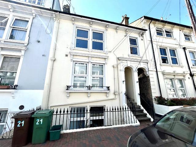 Dudley Road, Tunbridge Wells, Kent TN1, 2 bed flat to rent, £1,400 pcm | PrimeLocation