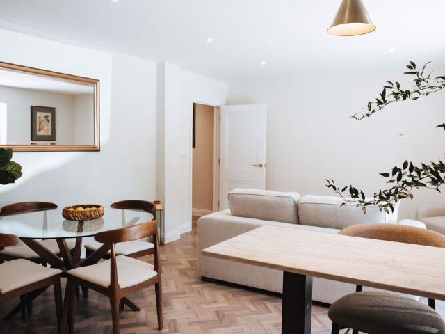 Dudsbury Road, West Parley, BH22
