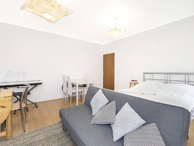 Dufours Place, London, W1F Studio to rent £1,950 pcm £450 pw