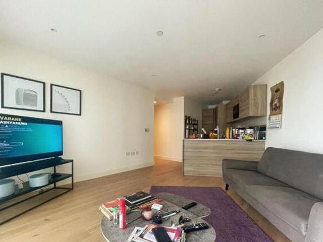 Duke Of Wellington Avenue, London, 2 Bedroom Flat