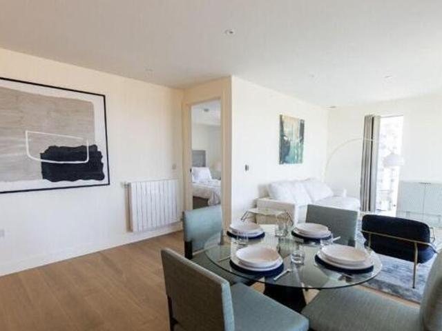 Duke Of Wellington Avenue, London, 2 Bedroom Flat