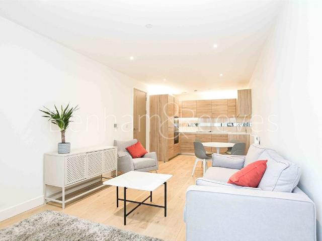 Duke Of Wellington Avenue, London SE18, 2 bed flat to rent, £2,500 pcm | PrimeLocation
