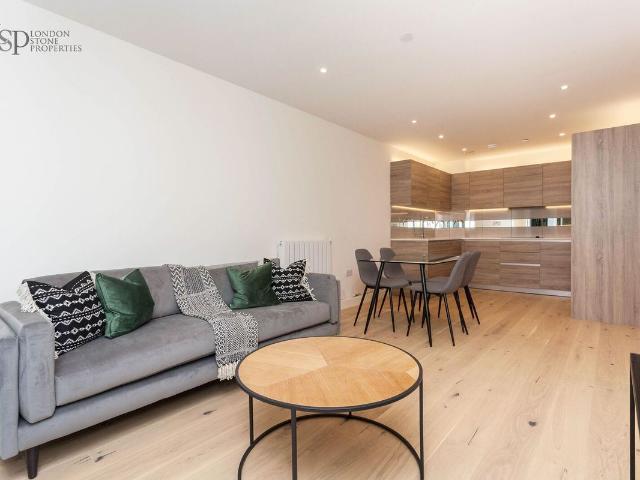Duke Of Wellington Avenue, Woolwich, London SE18, 2 bed flat to rent, £2,500 pcm | PrimeLocation
