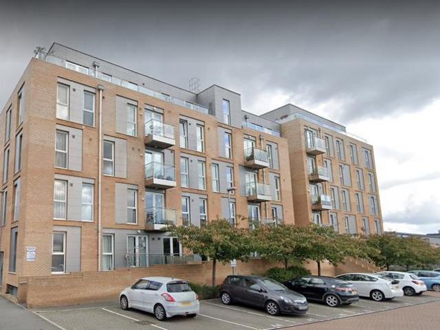 Duke Court, Pontes Avenue, Hounslow. 2 bed apartment £2,095 pcm £483 pw