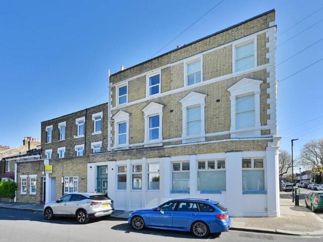 Duke Road, Glebe Estate, London, W4 4 bed terraced house to rent £9,997 pcm £2,307 pw