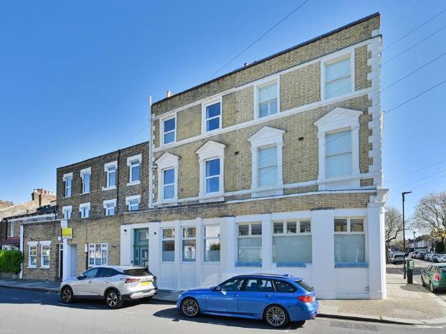 Duke Road, Glebe Estate, London, W4 4 bed terraced house to rent £6,250 pcm £1,442 pw