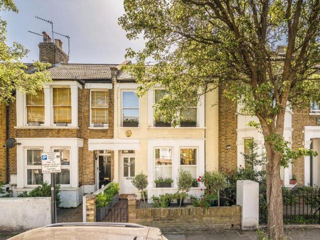 Duke Road, London W4 3 bed house to rent £4,250 pcm £981 pw