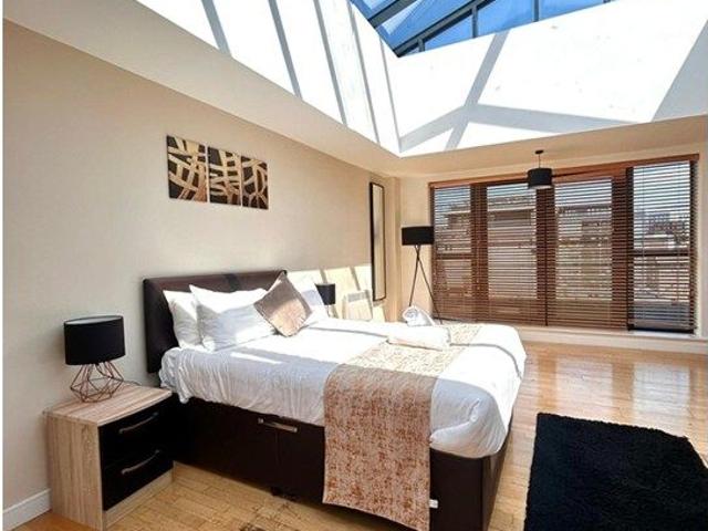 Duke St, Liverpool L1, 3 bed flat to rent, £2,200 pcm | PrimeLocation