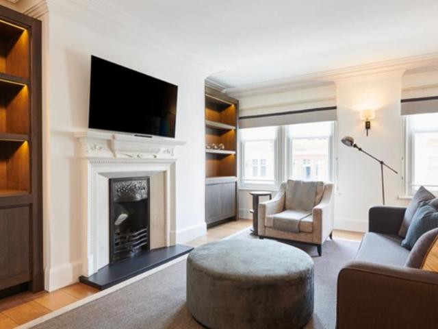 Duke Street, London W1K 1 bed property to rent £10,833 pcm £2,500 pw