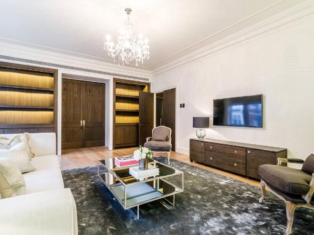 Duke Street, Mayfair, London W1K, 3 bed flat to rent, £25,567 pcm | PrimeLocation