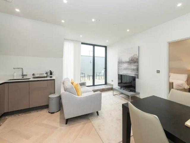 Duke Street, Reading RG1, 1 bed flat to rent, £1,800 pcm | PrimeLocation