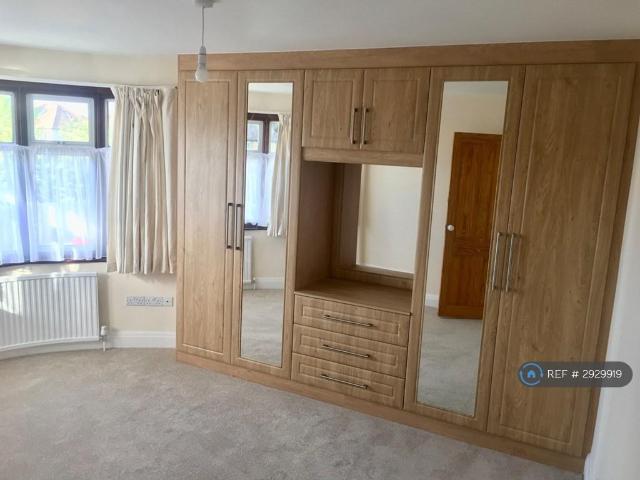 Dukes Avenue, Harrow, HA1 3 bed semi detached house to rent £2,275 pcm £525 pw