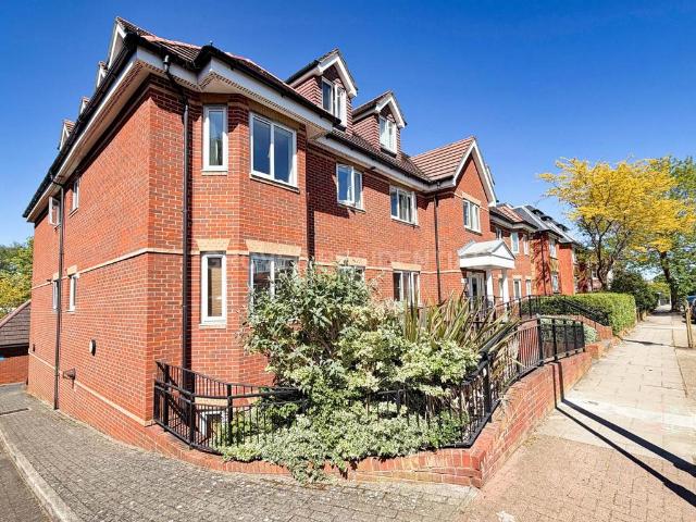 Dukes Avenue, New Malden 1 bed flat to rent £1,475 pcm £340 pw