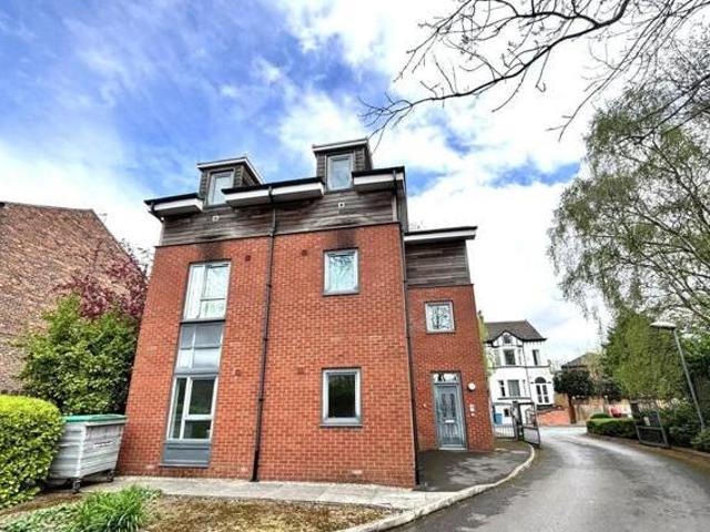 Dukes Court, Wellington Road, 2 Bedroom Apartment