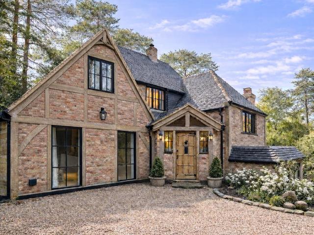 Dukes Covert, Bagshot 4 bed detached house to rent £12,000 pcm £2,769 pw