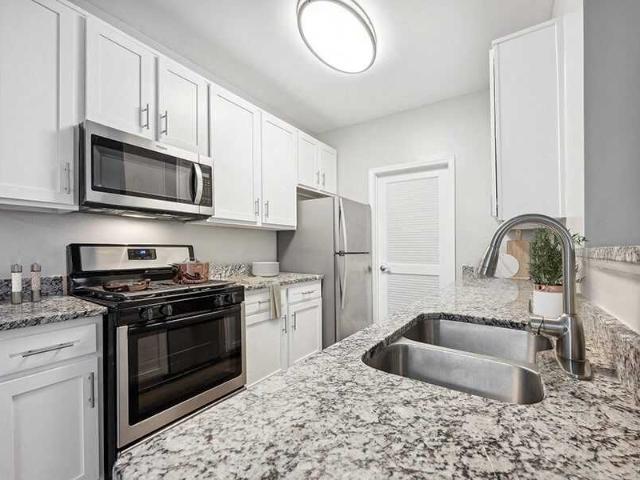 Dulles Greene 3 Bedroom Apartment for Rent at 2150 Astoria Cir, Herndon, VA 20170