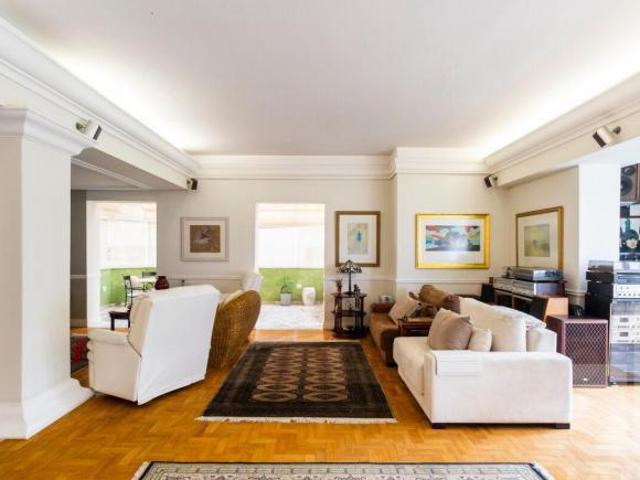 Duplex, 540 m2 bem iluminados com 4 dormitórios sendo 3 suítes e 2 vagas Higienópolis
